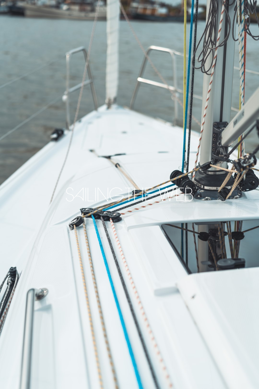 Elan e3 : STW003886 : the SailingTheWeb sailboat datasheet