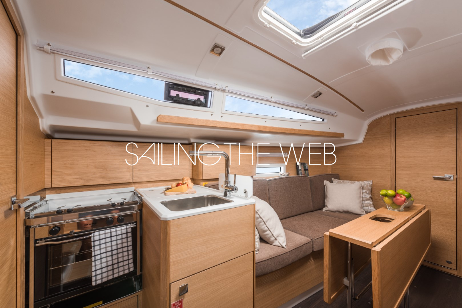 Elan e3 : STW003886 : the SailingTheWeb sailboat datasheet
